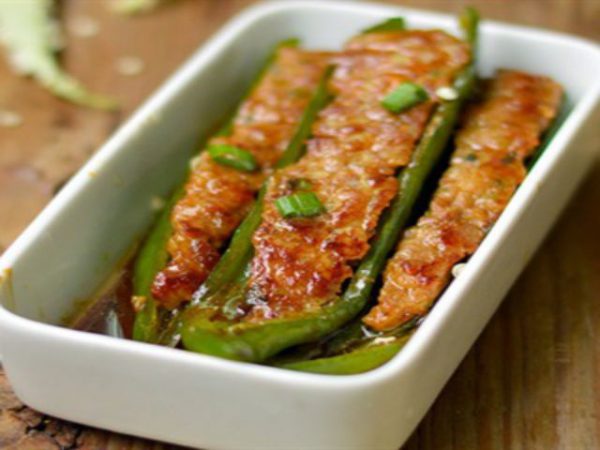 Ớt sừng xanh có chứa rất nhiều vitamin C tăng đề kháng